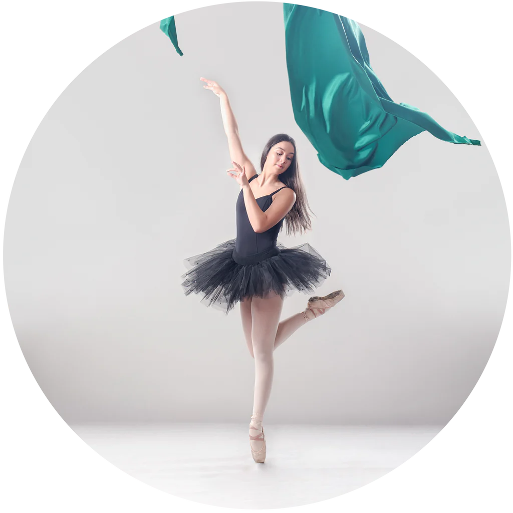 En Pointe Circle Wallpaper – Layered Design